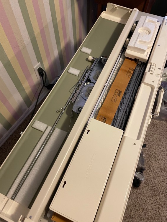 Silver Reed SK 840 Knitting Machine Unboxing and Assembly – ELY Knits