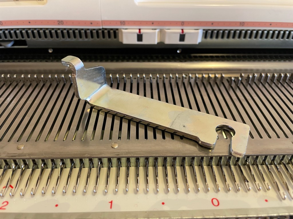 Silver Reed SK 840 Knitting Machine Unboxing and Assembly – ELY Knits